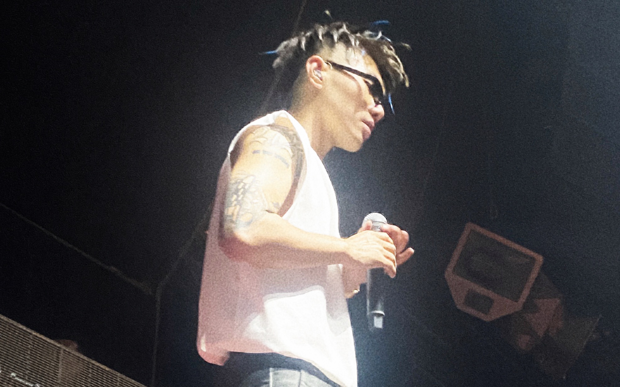 KeyL刘聪/《随身听2000》/武汉超近live/慎点（朋友backup的声音很大，介意划走 - 视频下载 Video Downloader