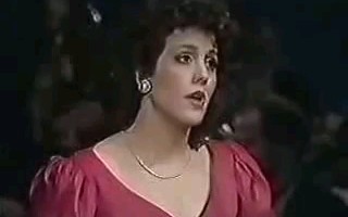 开口跪 绝美夜莺 花腔女高beverly hoch_哔哩哔哩 (゜-゜)つロ 干杯~-bilibili