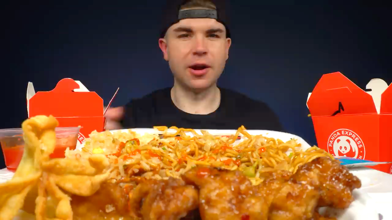 【Magic Mikey】早期视频｜吃炸鸡块意面和炒饭-小火车翁翁翁-小火车翁翁翁-哔哩哔哩视频