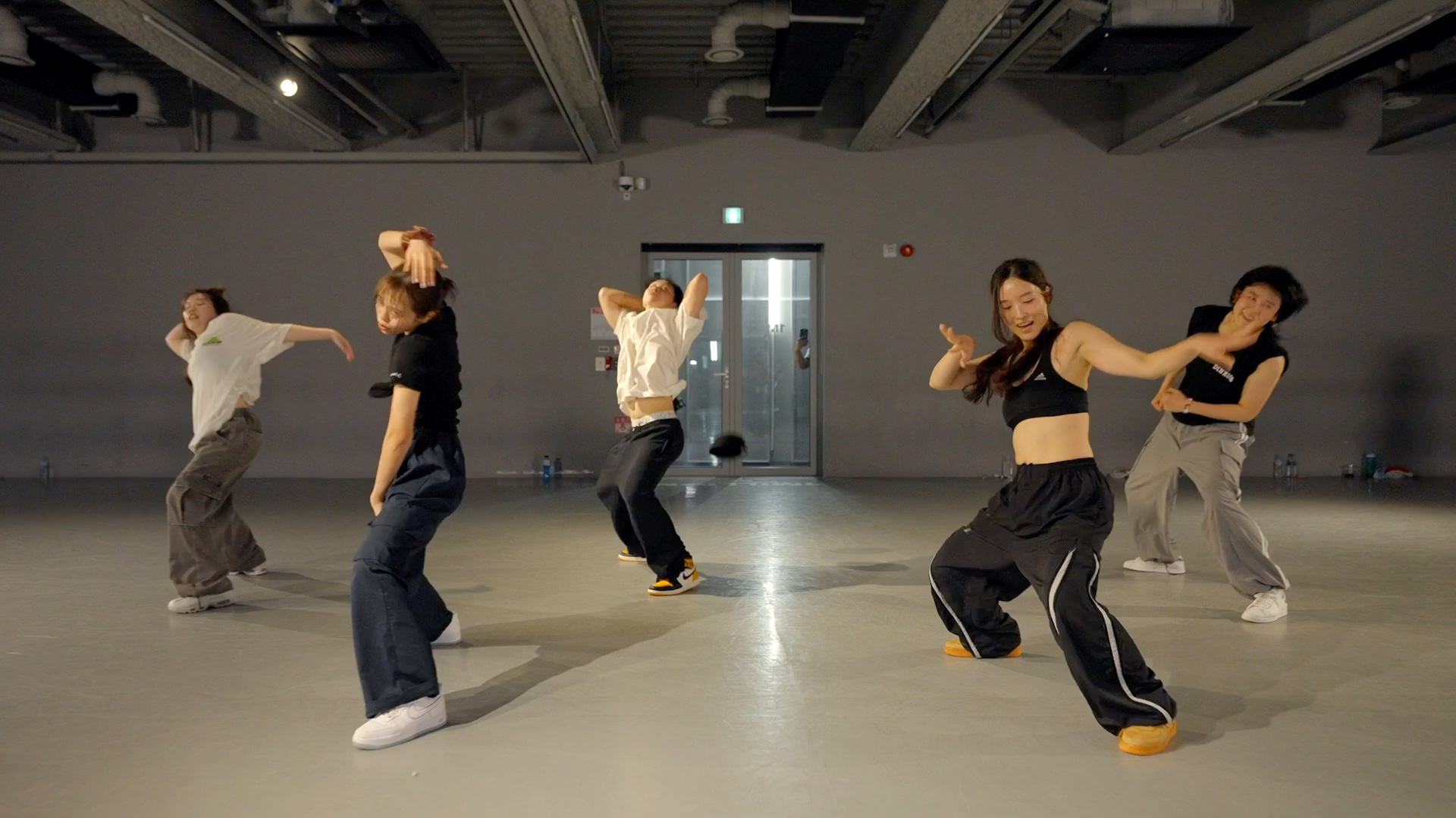 【1M】Runkus x Chronixx x Toddla T - PRETTY SUIT / BABYZOO Choreography ...
