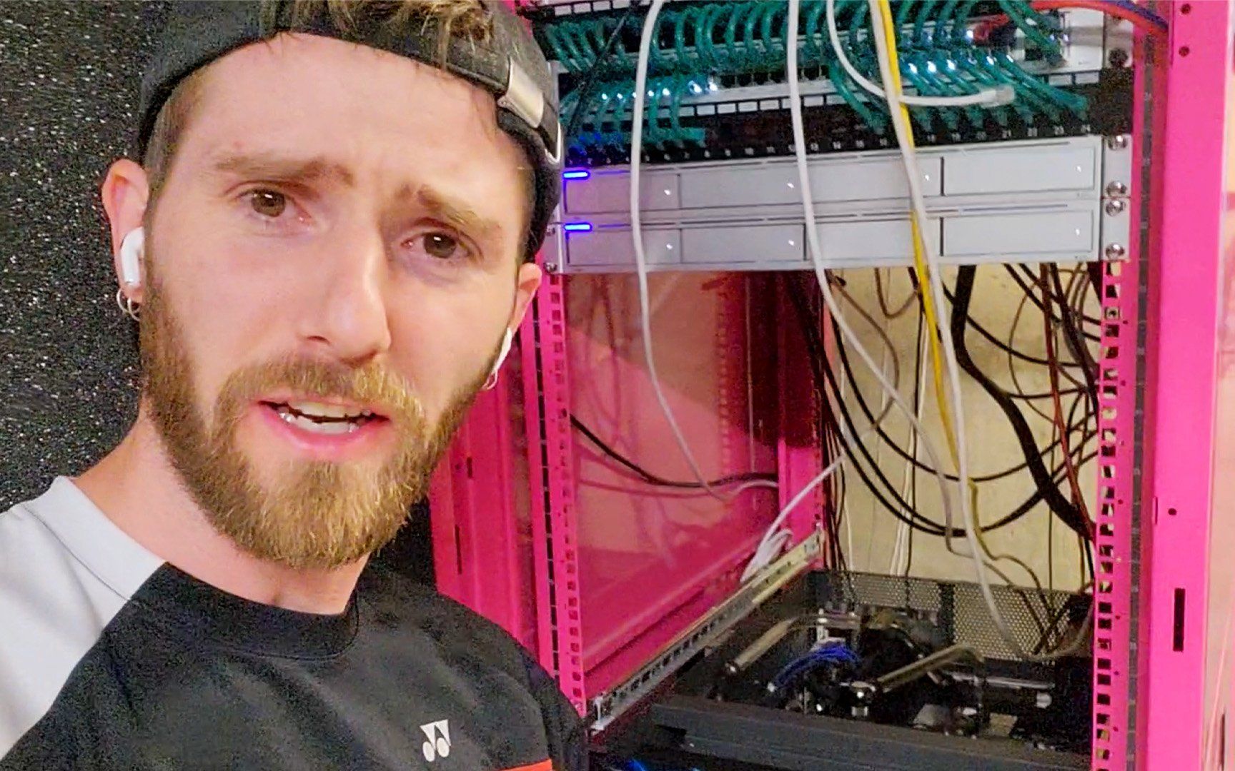 【官方双语】电脑爆炸了#linus谈科技-LinusTechTips-LinusTechTips-哔哩哔哩视频