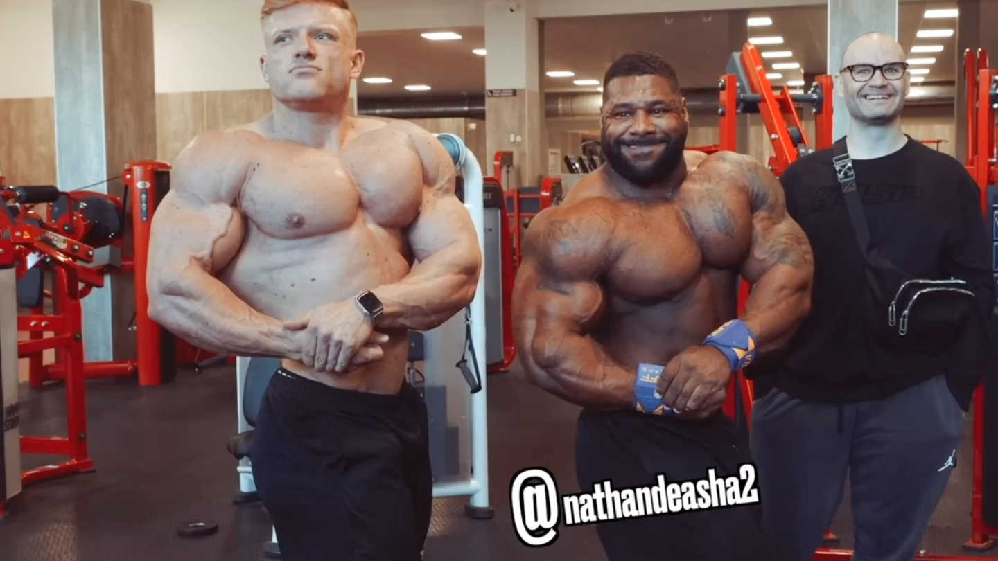 牛奶与咖啡的碰撞，奇迹熊和内森摆造型-健美大咖秀-健美大咖秀-哔哩哔哩视频