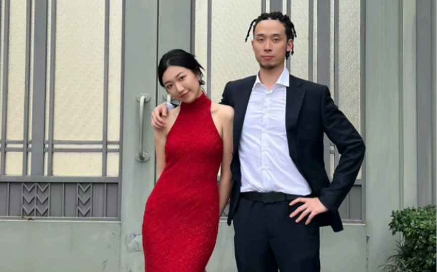 Feezy和kara婚礼 这就是全新的浪漫主义 kara：有人说婚姻是座围城 你怎么看？ Feezy：我觉得的确是这样 但我们都已经习惯了封城 ...