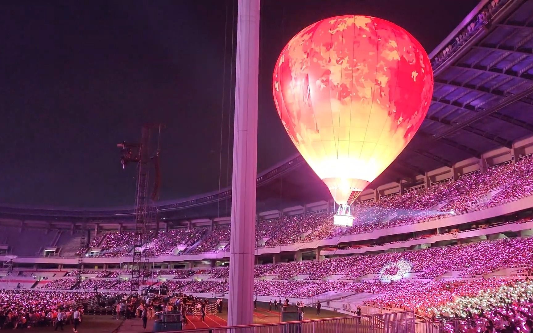 [220917]IU Strawberry moon演唱会热气球完整版_哔哩哔哩_bilibili