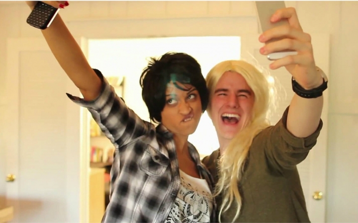 【中字】【Connor】【Lilly】Girls On The Internet 网络中的人类_哔哩哔哩_bilibili