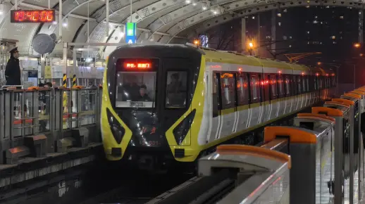 【北京地铁】首日上线！13号线新车ZBM15型13001车上线记录_哔哩哔哩_bilibili