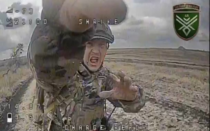 是空手道！这名俄罗斯士兵认定自己是一名空手道舞者，但他的舞蹈很快就变成了黑色袋子里的舞蹈。-Marlna_Cocoon-Marlna ...