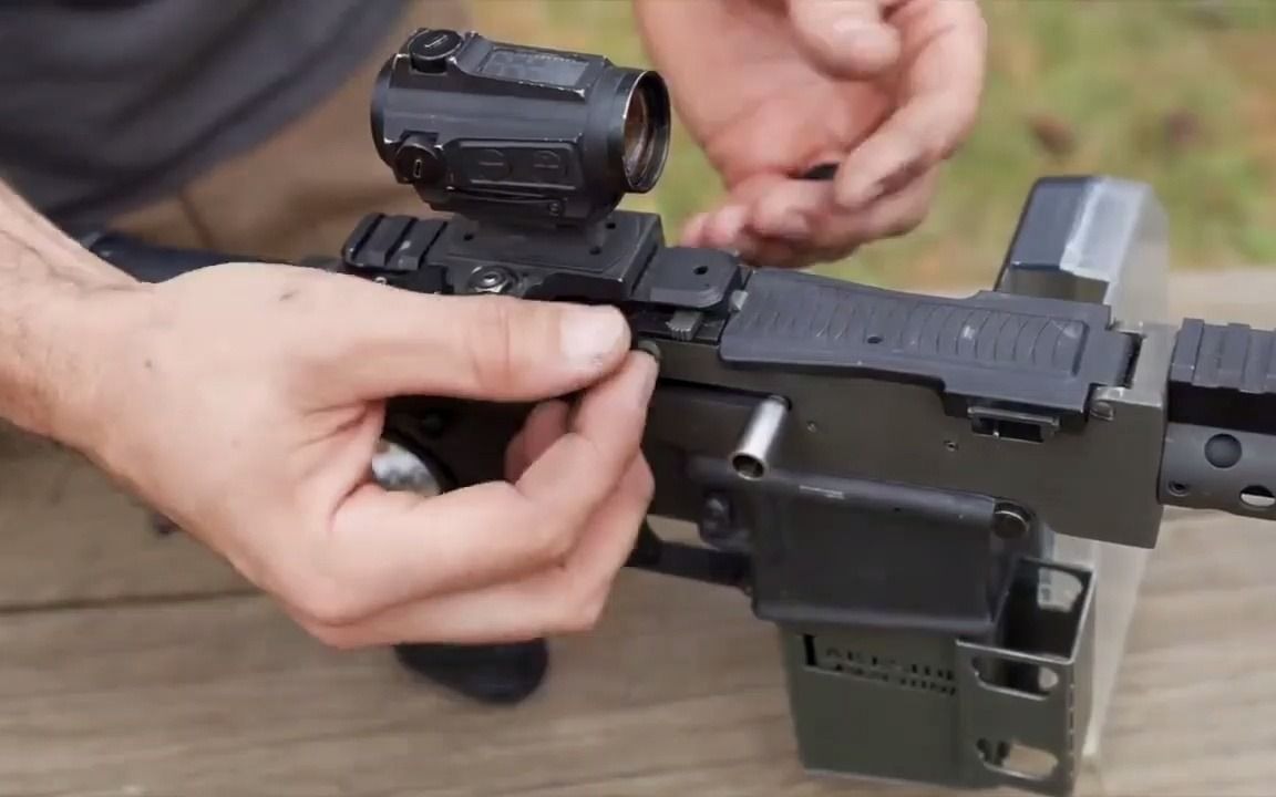 全自动带式22 LR机枪！！！_哔哩哔哩_bilibili