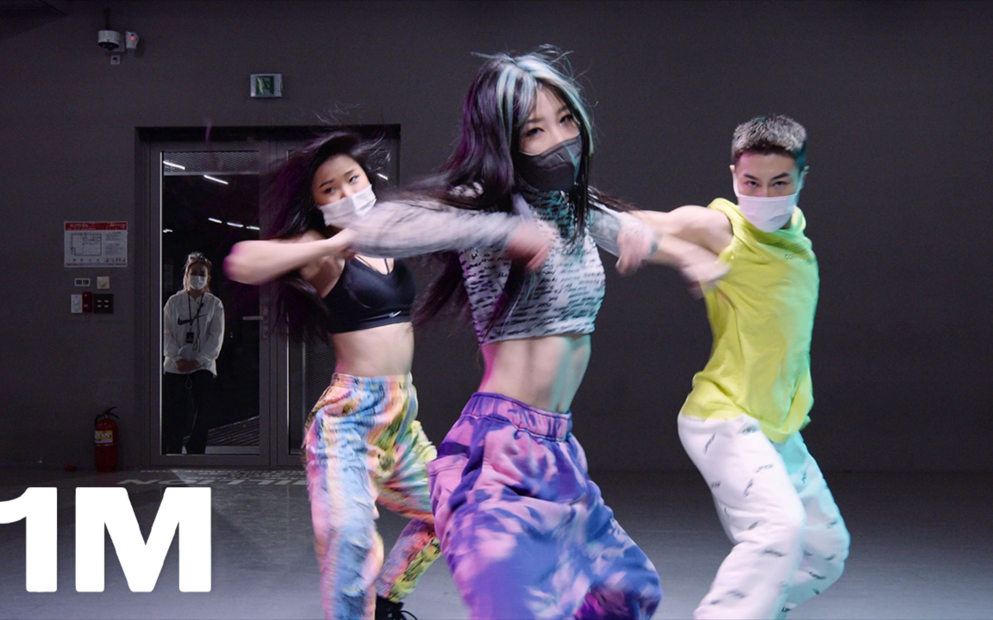 【1M】Tina Boo 编舞《Work B**tch》_哔哩哔哩 (゜-゜)つロ 干杯~-bilibili