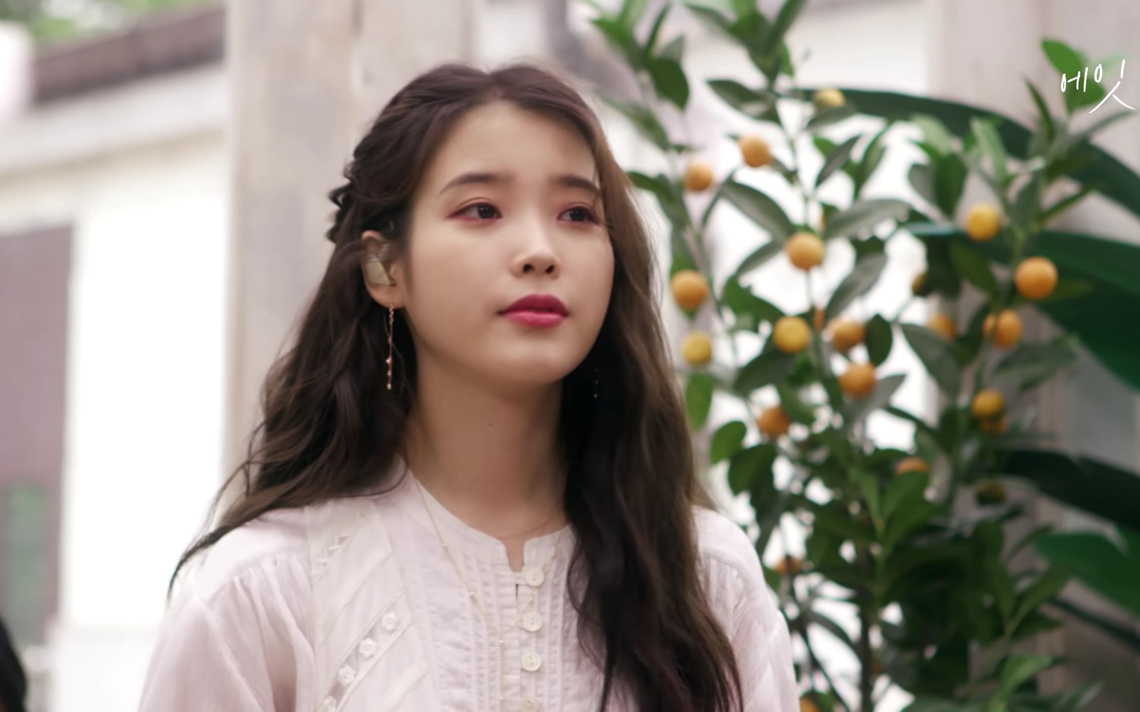 [IU] eight Acoustic Ver Live Clip_哔哩哔哩_bilibili