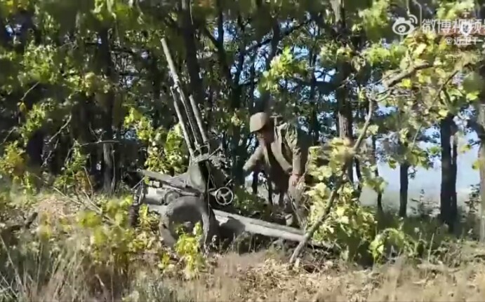 顿涅茨克民兵2B9M“矢车菊”82毫米自动迫击炮炮击营地_哔哩哔哩_bilibili