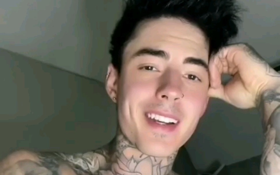 【Jakipz/jakeandrich】蟒蛇级别的男菩萨身下视角 - 视频下载 Video Downloader