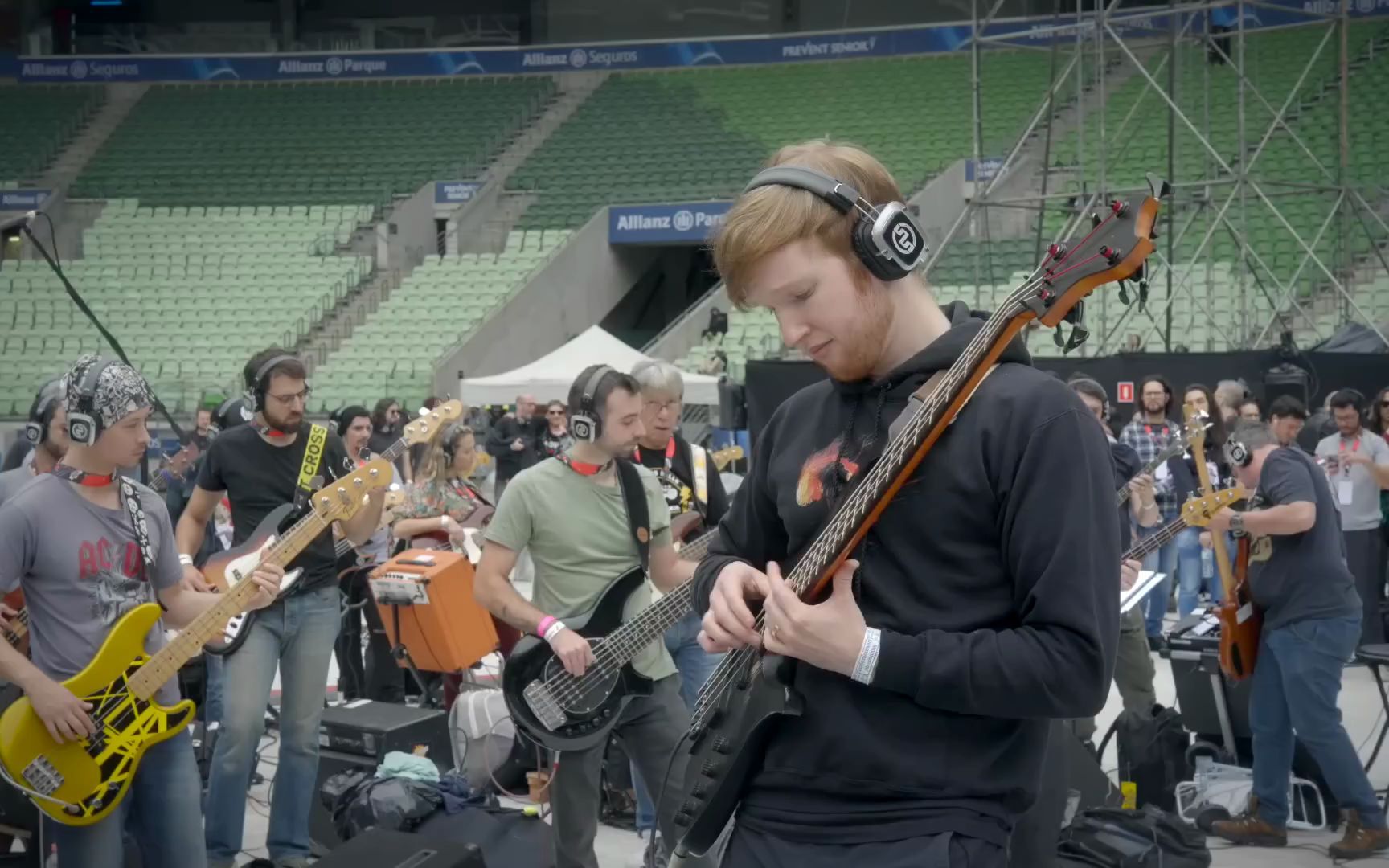 Aimer「残響散歌」をアレンジしてベース弾いてみた Fami。（Bass Cover）