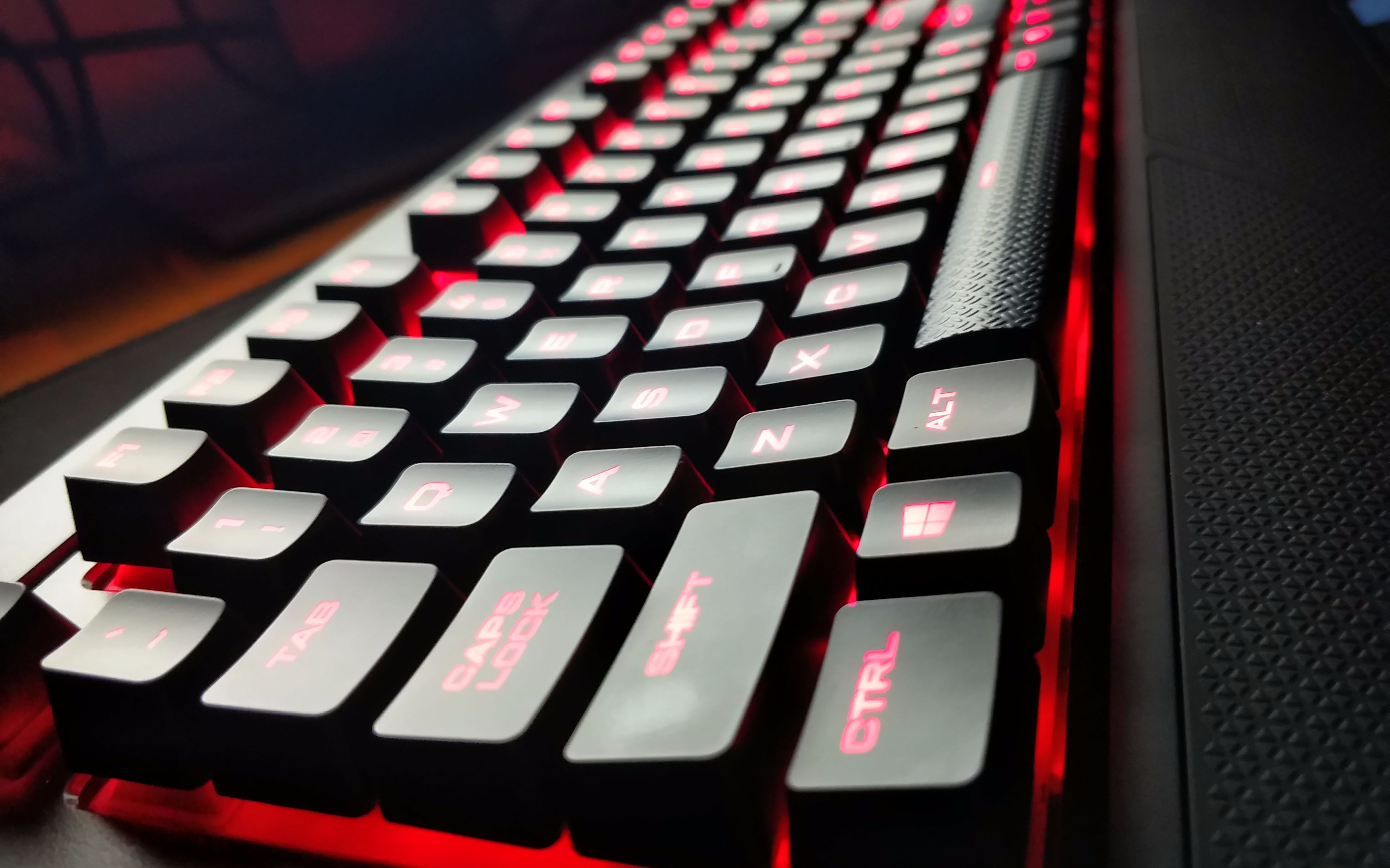 【720P 演示】海盗船 K68 樱桃红轴红色背光机械键盘 灯光效果演示_哔哩哔哩_bilibili