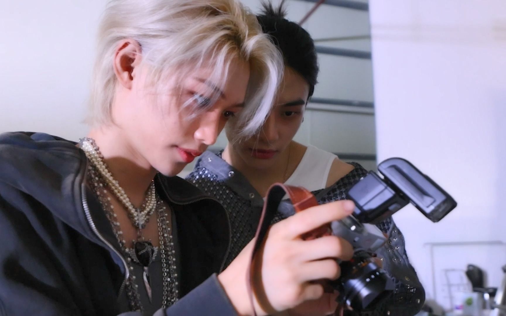 【Stray Kids】"MEGAVERSE" MAKING FILM-StrayKids-StrayKids-哔哩哔哩视频