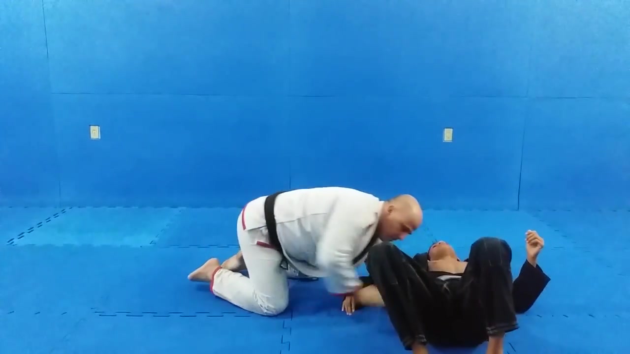JIU-JITSU. KATA-GURUMA enrolando o braço do adversário_哔哩哔哩_bilibili