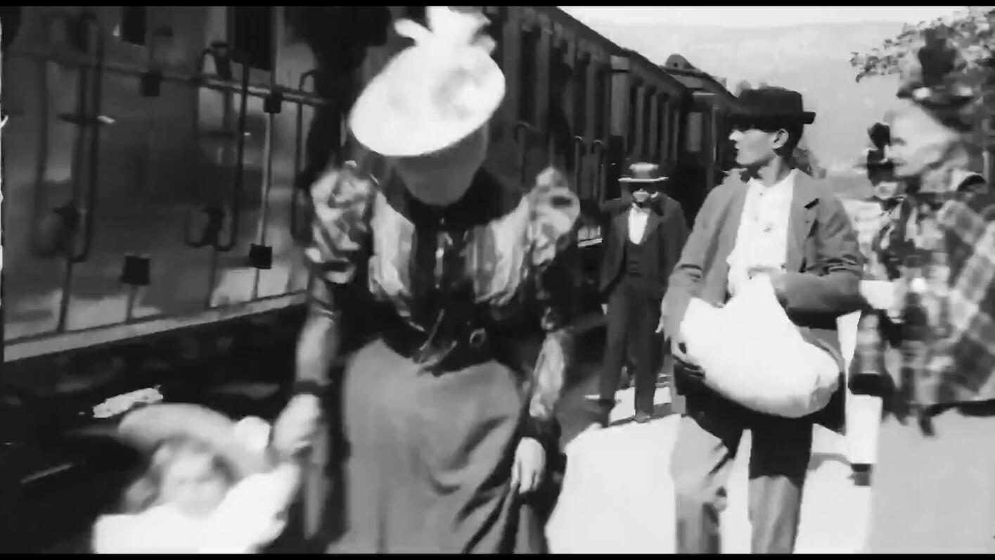 【经典】世界上第一部电影《火车进站》4k修复版！1896年卢米埃尔兄弟拍摄。时长 - 哔哩哔哩