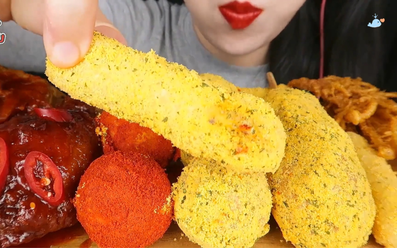 【只有吃和咽】Hongyu 炸物（炸金针菇炸鸡腿芝士球）咀嚼加速超过瘾！-微甜的鱼-微甜的鱼-哔哩哔哩视频