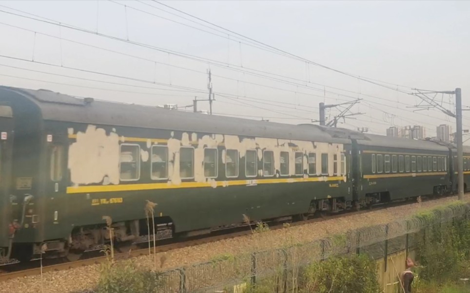 刷绿不彻底的结果？ 上海开往西安的Z252次列车苏州新区站接近！_哔哩哔哩_bilibili