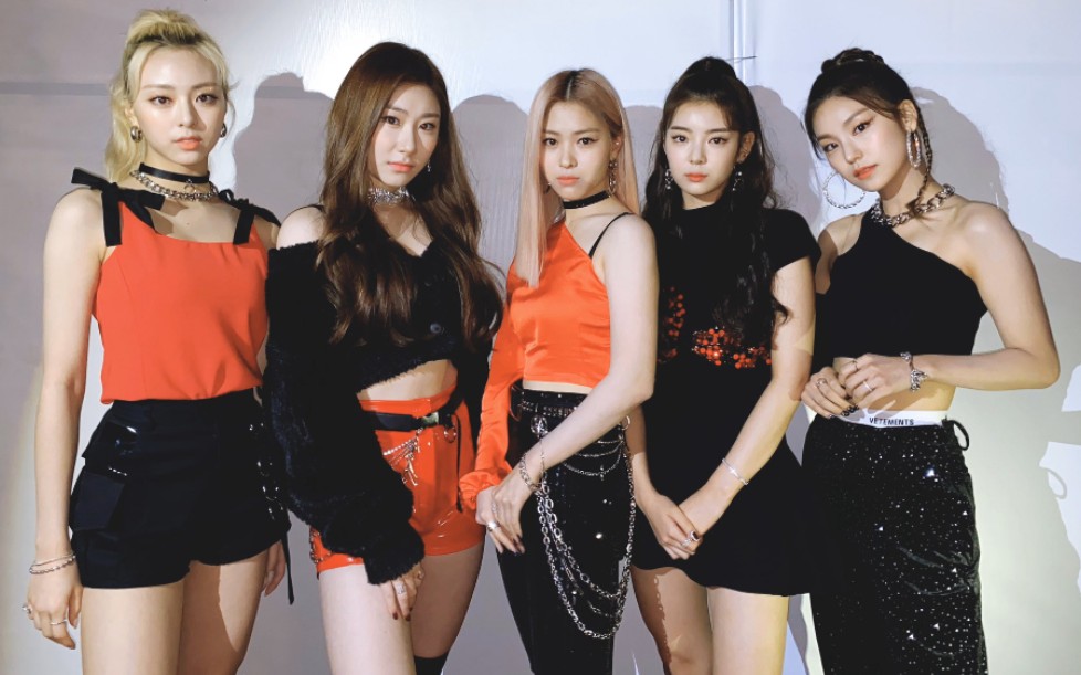 【ITZY】终于穿新衣服太好看了！2019AAA颁奖礼ITZY红毯~_哔哩哔哩_bilibili