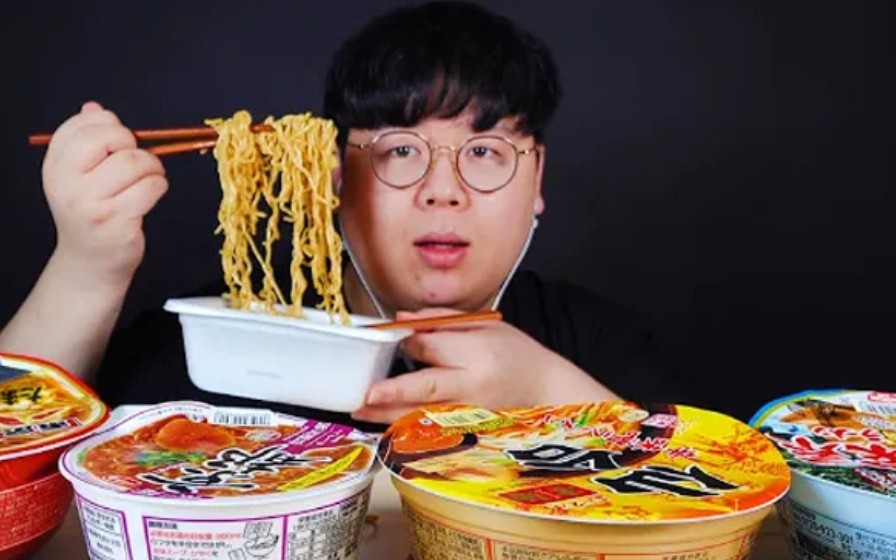Tasty Hoon ♡ 尝试5种日式杯面！ *油管吃播搬运_哔哩哔哩 (゜-゜)つロ 干杯~-bilibili