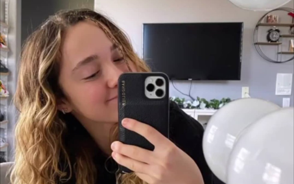 【Kaycee rice】wow! IG舞蹈更新(可爱小k)+最新舞蹈 (成熟k)_哔哩哔哩_bilibili