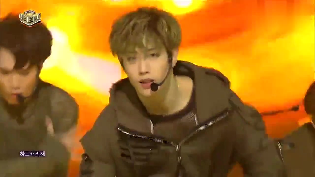 GOT7的《Hard Carry》舞台，视听盛宴，小哥哥们让人不停心跳！_哔哩哔哩_bilibili