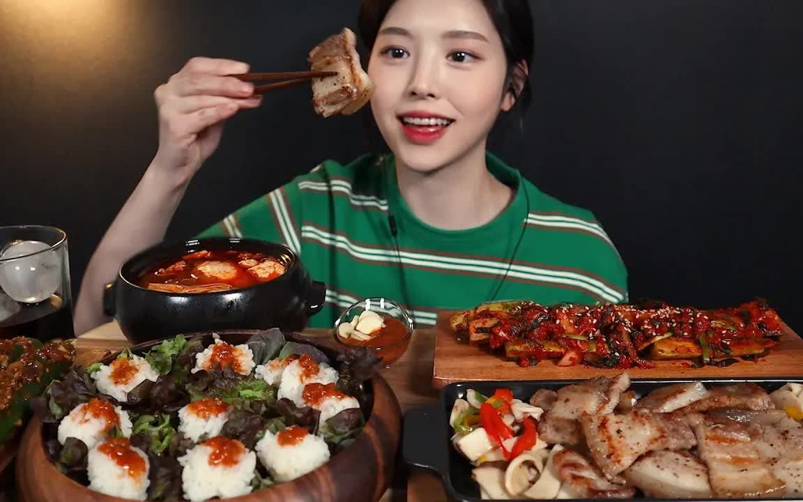 【Boki 12月29日最新 中字】小姐姐今天吃五花肉包饭和嫩豆腐汤，配上大蒜甜辣爽口非常的下饭~-BOKI小姐姐-BOKI小姐姐-哔哩哔哩视频