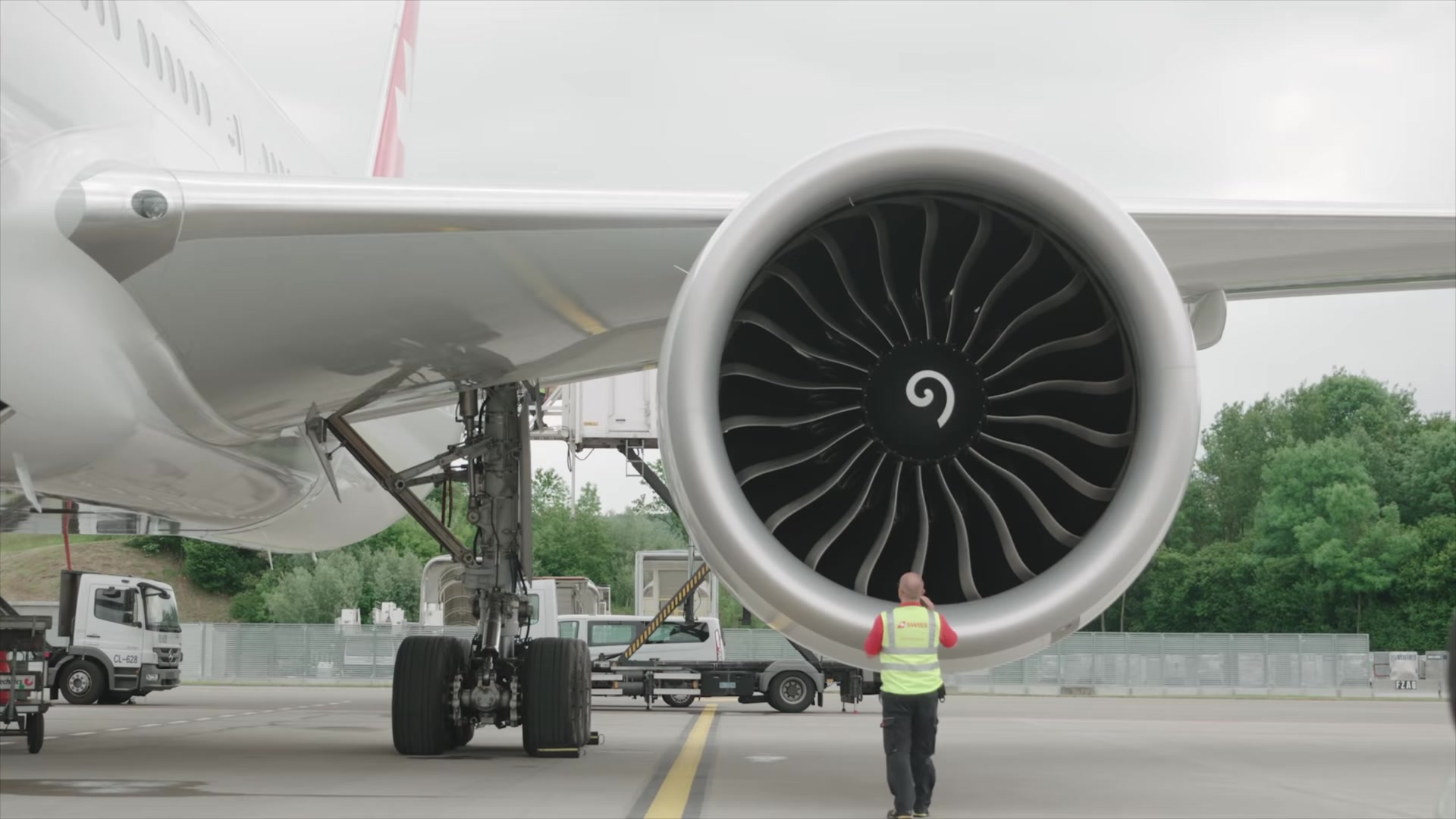 777 ENGINE FIRE direkt nach dem Start! FUEL DUMPING und Rückkehr ...