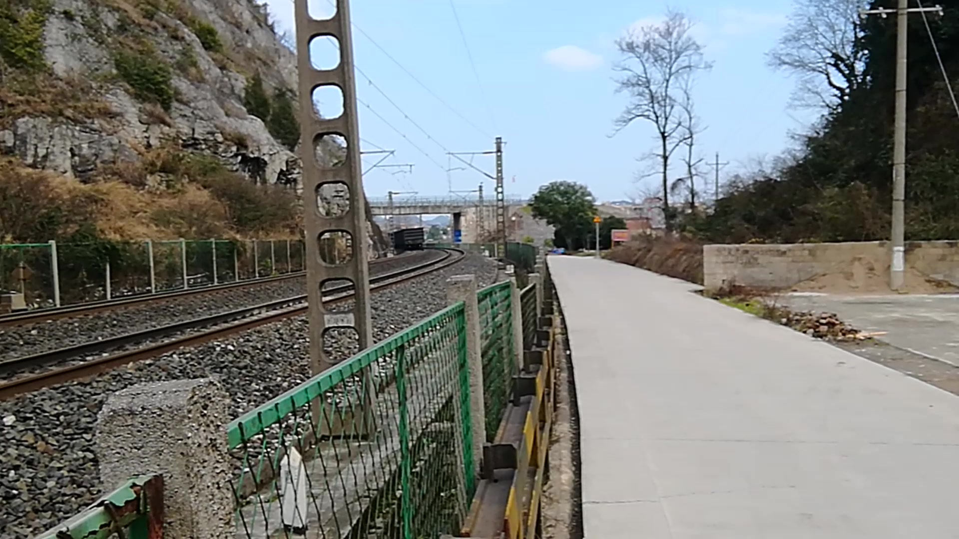 SS3B牵引货列通过_哔哩哔哩_bilibili