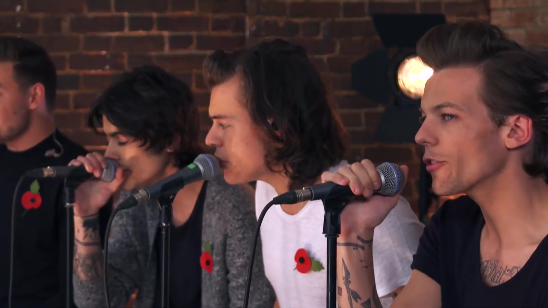 一起来回顾One Direction演绎他们的经典作《Night Changes》_哔哩哔哩_bilibili