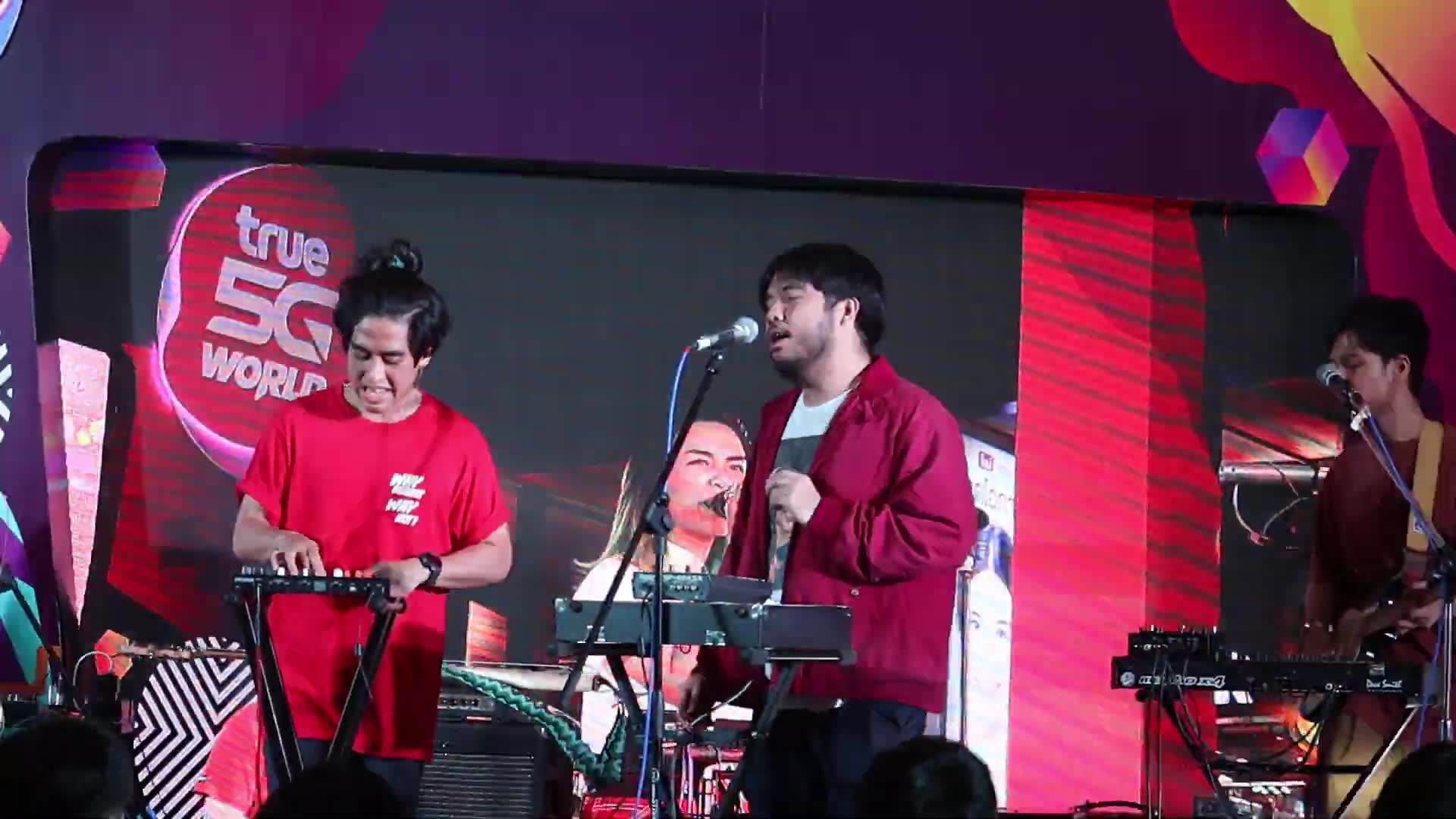 【泰国音乐】Gym and Swim, TELEx TELEXs Live饭拍 @งาน True 5G World_哔哩哔哩_bilibili