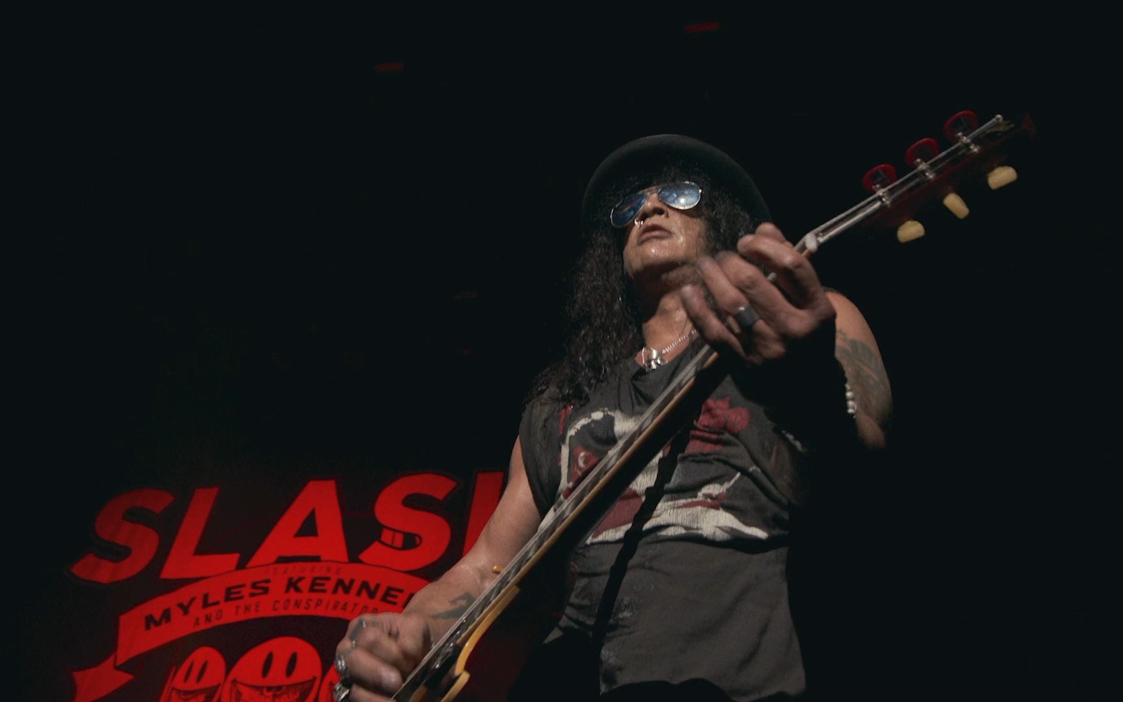 【Slash】2019 - 《Living The Dream Tour》巡演官方DVD（英国伦敦汉默史密斯阿波罗现场）_哔哩哔哩_bilibili