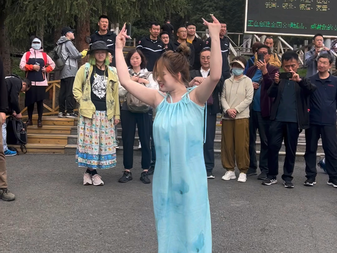 2023年新疆电视台古尔邦节文艺晚会-bili_13578846295-穆斯林美女-哔哩哔哩视频