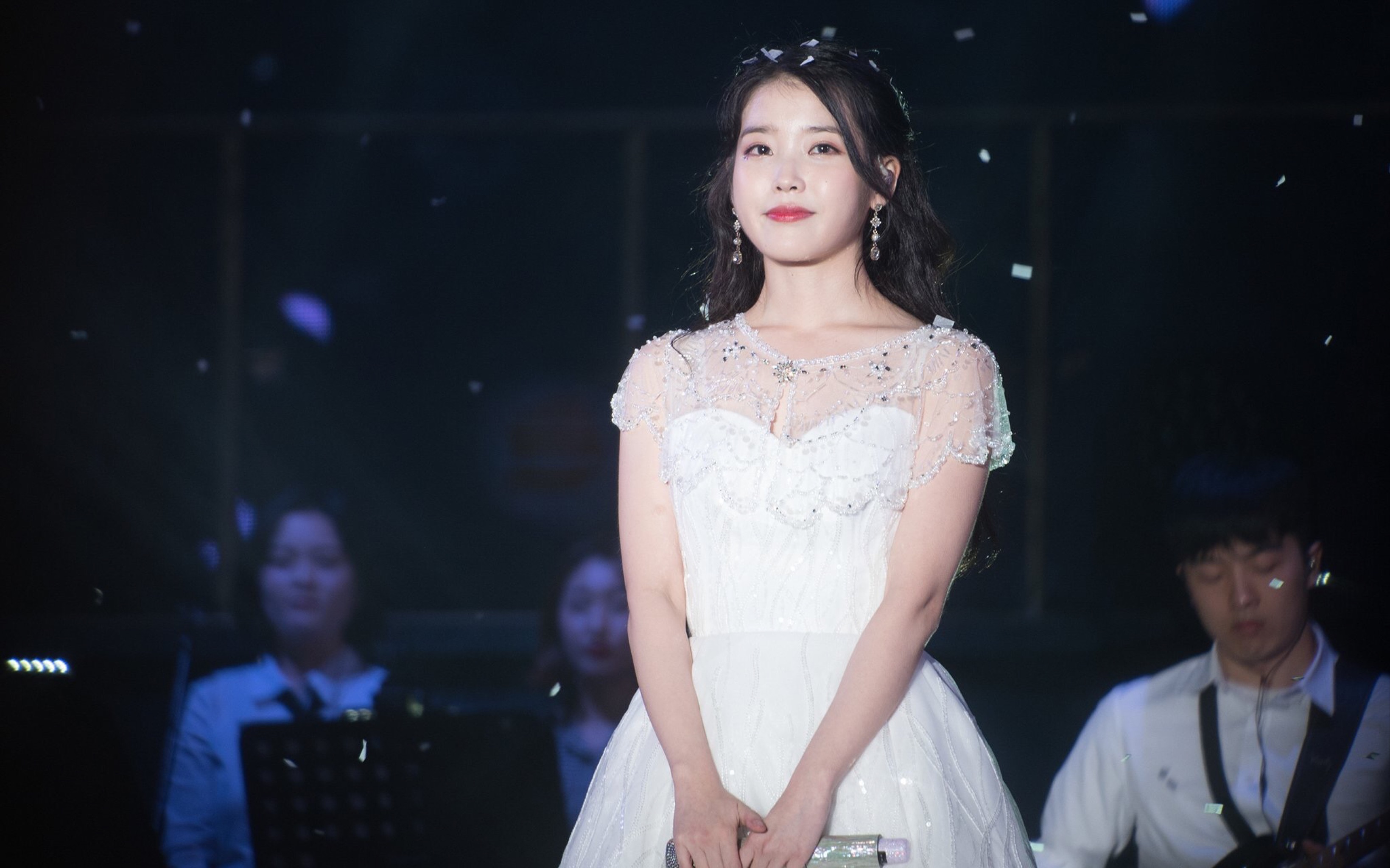 【IU香港演唱会现场】IU2018年12月8日香港演唱会live现场合集_哔哩哔哩_bilibili