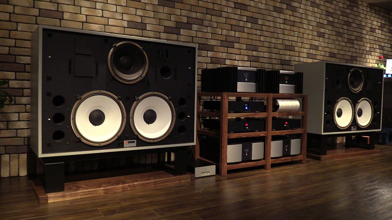 爵士乐酒吧 听听老JBL[Old Vid] Early JBL 4350 in Jazz cafe Cortez, Mito Japan by ...