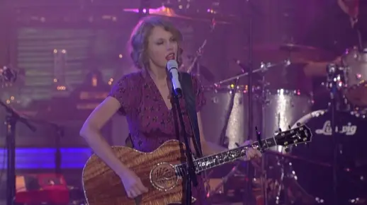 【回到12月】Taylor Swift - Back To December (Live 2010.10.26 NYC)_哔哩哔哩_bilibili