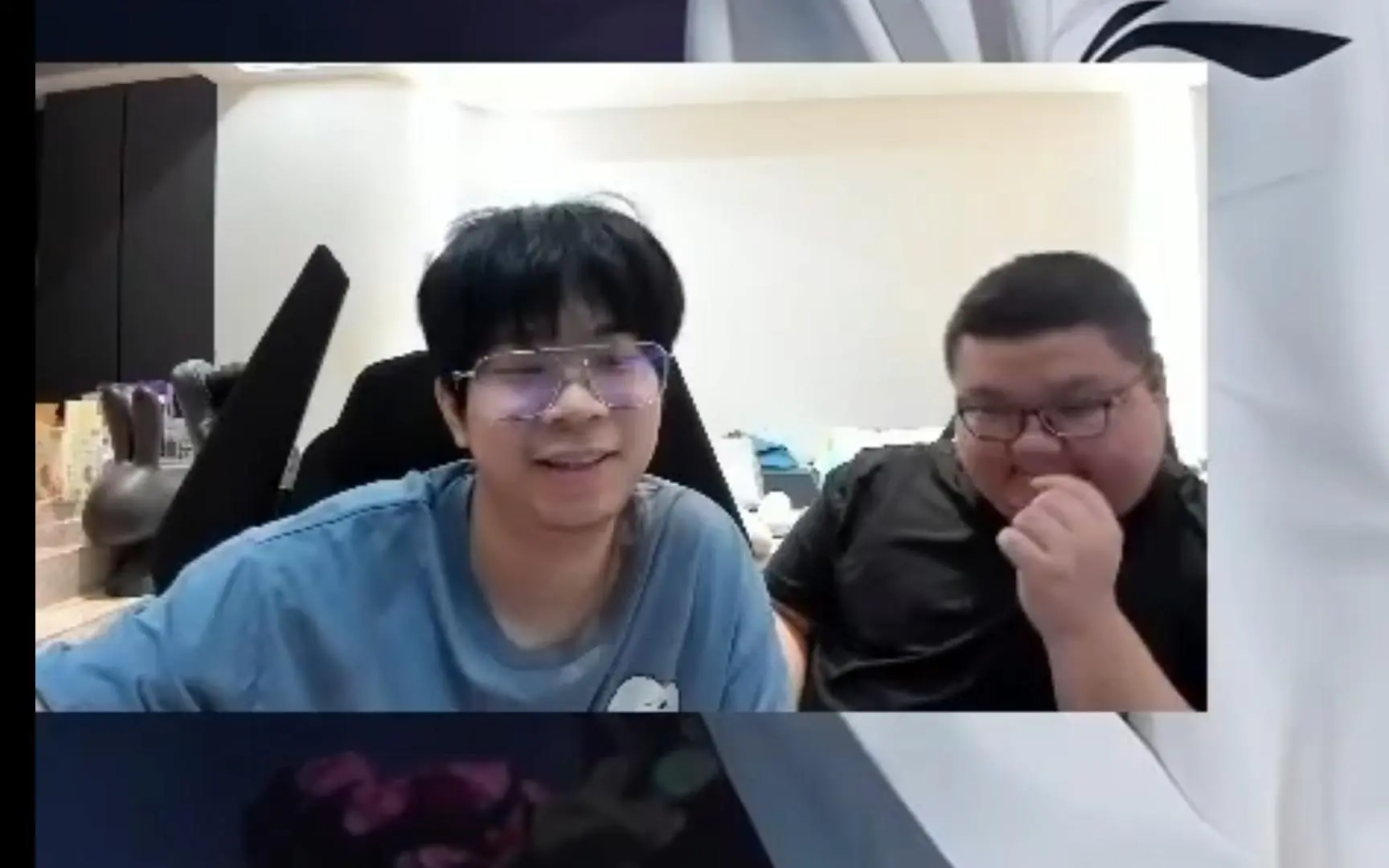 大黄看shanji回乡记也准备回家探店，去玉林吃香肉！大黄压抑爽看bin哥对wayward现场开导！翻到评论绷不住了，bin打大黄都不用摇头！_哔哩哔哩_bilibili