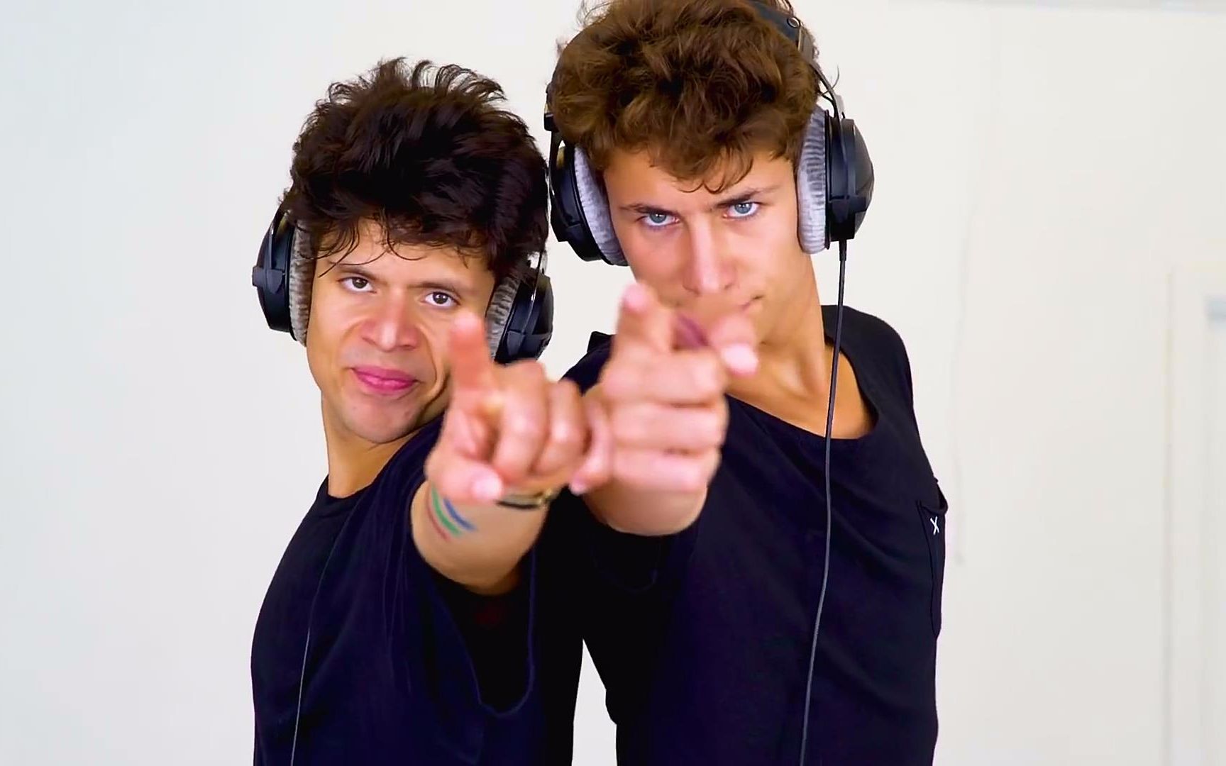 【Rudy Mancuso】中字 Rudy&Juanpa拉(泡)美(妞)兄弟系列之糟糕DJ_哔哩哔哩_bilibili
