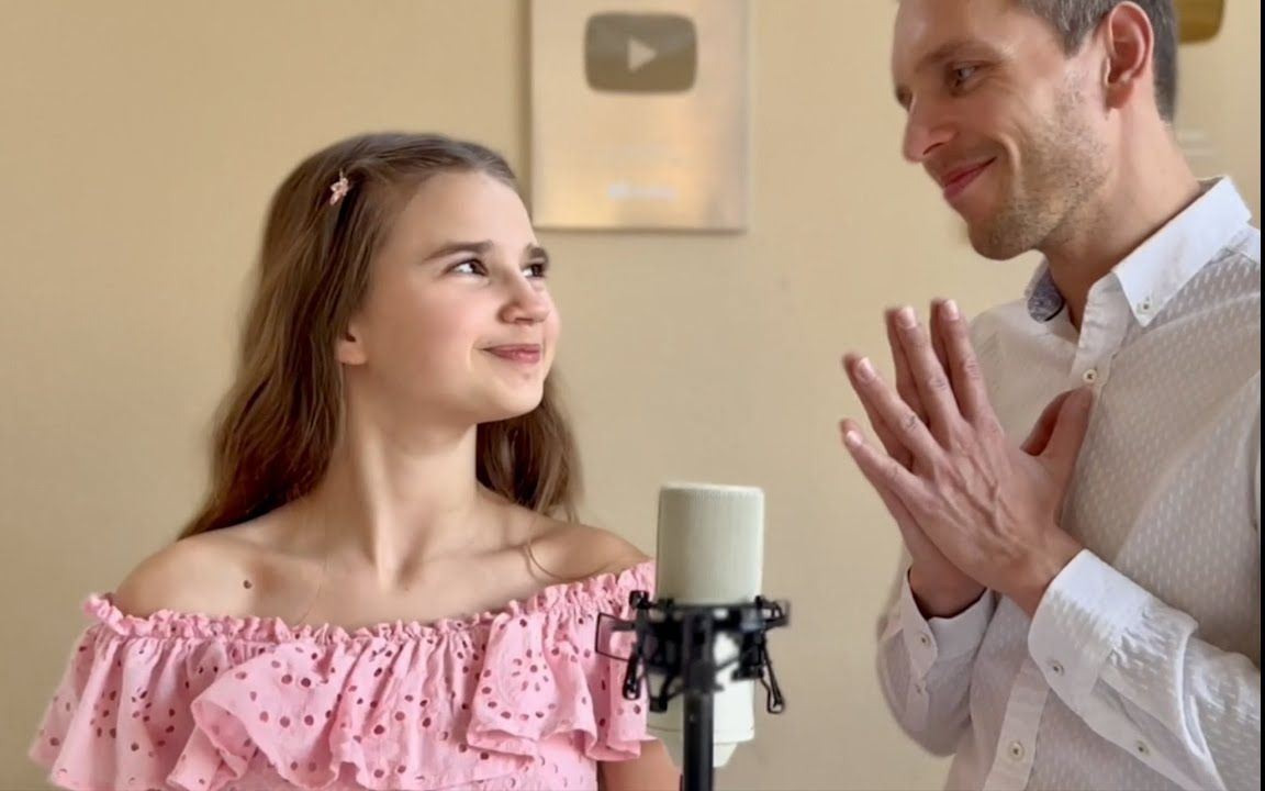 【父女梦幻联动】翻唱魔发奇缘"I See The Light" - Karolina Protsenko and Dad_哔哩哔哩_bilibili