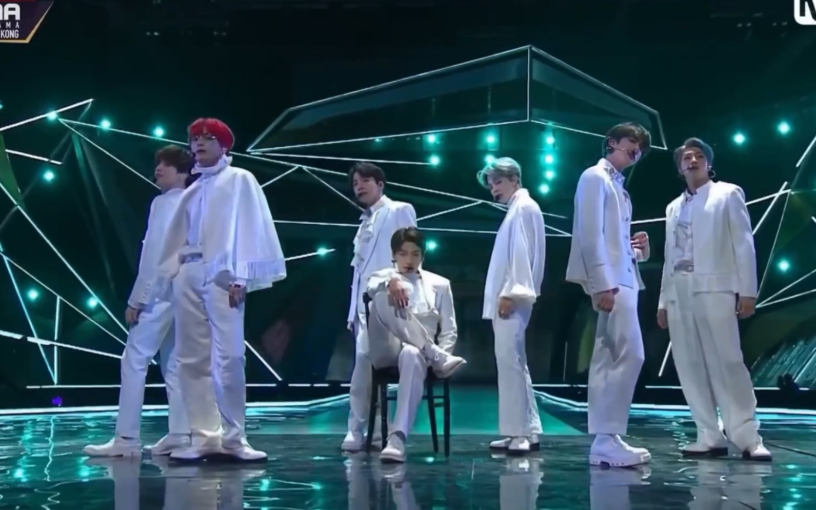 【BTS】「双语字幕」Airplane PT.2‘在这世界无论何处 我都要歌唱’ 2018年MAMA_哔哩哔哩_bilibili