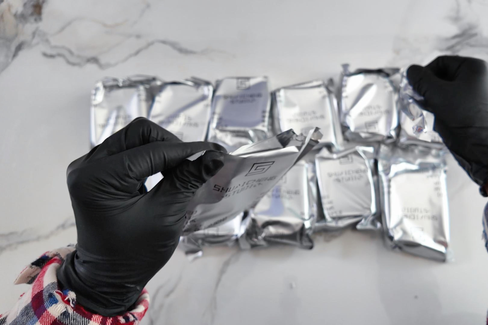 888块钱的纸牌盲盒 隐藏款倒是开出来了 但我却高兴不起来-马格南DD-马格南DD-哔哩哔哩视频