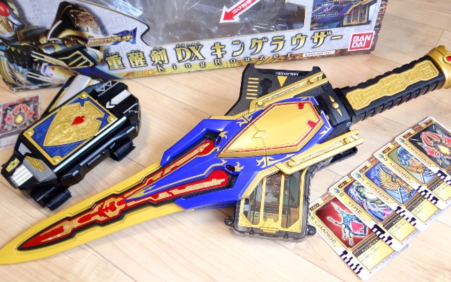【转载】变身King Form & 必杀技7种！雷欧桑测评重醒剑DX King Rouzer & King Blade！觉醒卡12枚付属 假面 ...