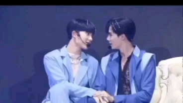 Domundi_DMDLAND演唱会 七个不同角度的直拍，都数不清看了多少遍了，这种程度真的是救护车来了都不管用，太顶了（传了好几遍了求求给我 ...