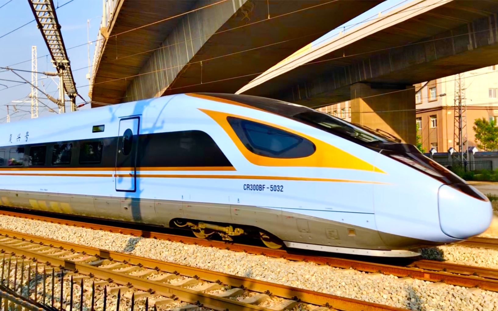 CR300BF-5032试验车通过西安米秦路18:00 20220610_哔哩哔哩_bilibili