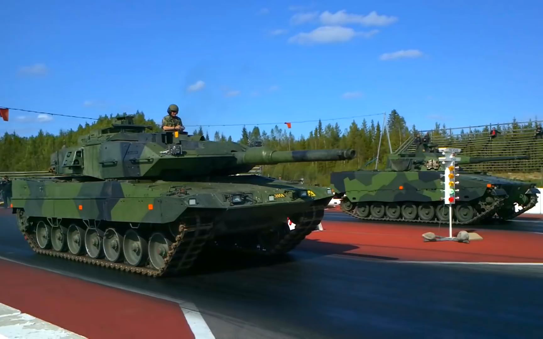 瑞典Strv 122 坦克vs Strf 9040步兵战车 四分一英里直线加速赛！_哔哩哔哩_bilibili