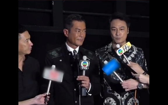 【救姜刑警首映采访吴镇宇粤语功能失调名场面】古仔：都话讲广东话咯！吴妈：你咪病咩？咁清醒嘅你…_哔哩哔哩_bilibili