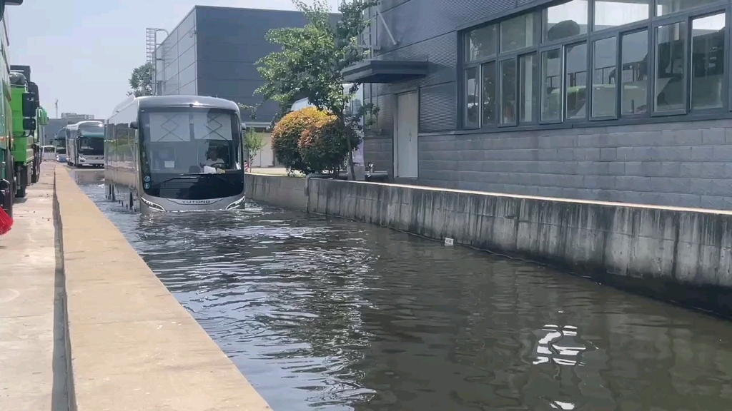 转载New YUTONG T15E Electric 15m Coach