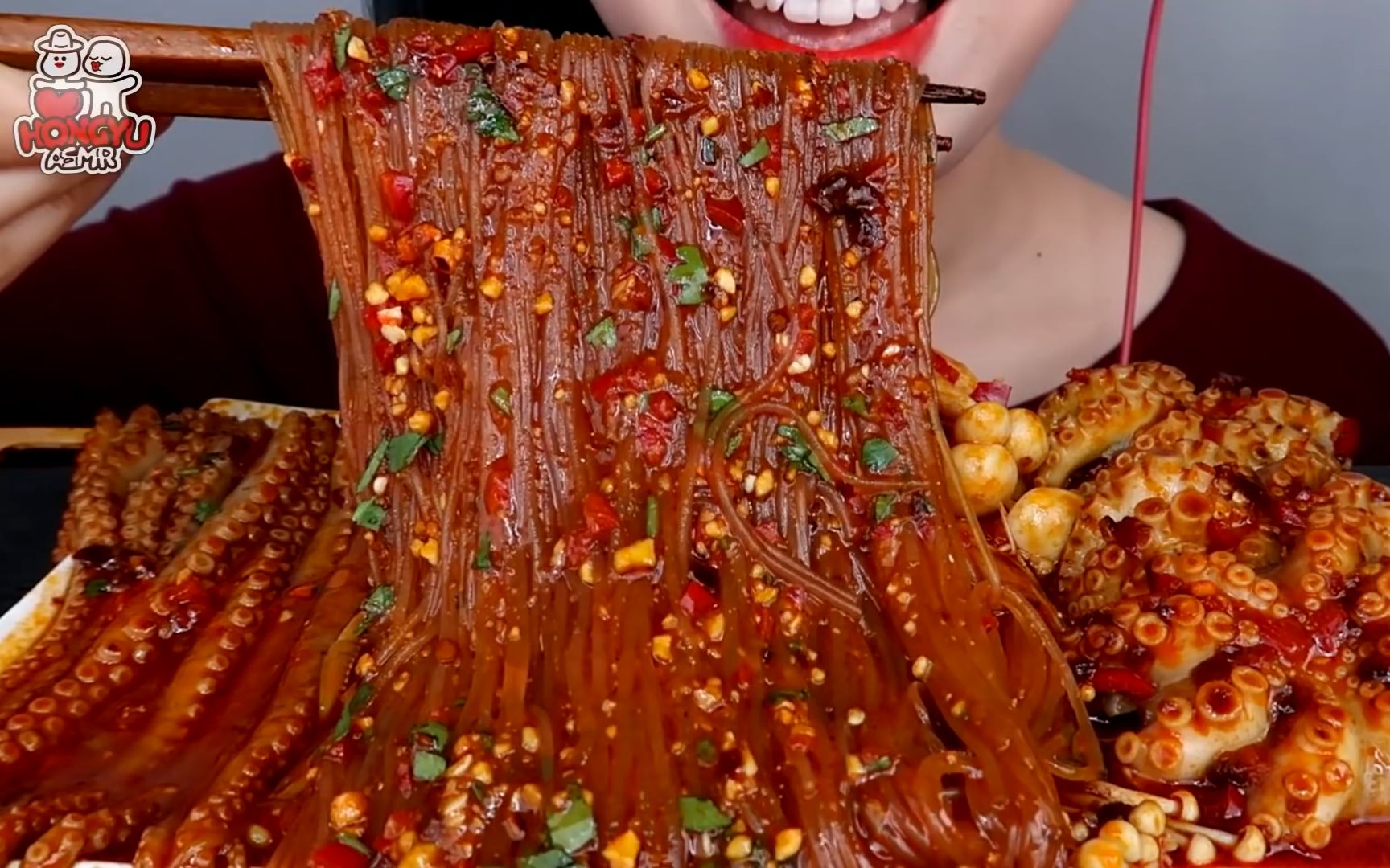 【Hongyu- 中字】 麻辣小章鱼+中国粉丝+各种各样的蘑菇 真实声音-Hongyu-홍유吃播搬运-Hongyu-홍유吃播搬运-哔哩哔哩视频