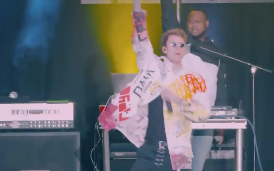 【现场】【MGK】Machine Gun Kelly - Live @ Main Square Festival 2017_哔哩哔哩 (゜-゜ ...